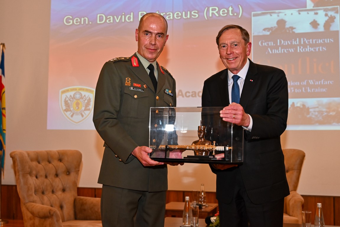 Διάλεξη του General David Petraeus, US Army (Ret.) στη ΣΣΕ ...